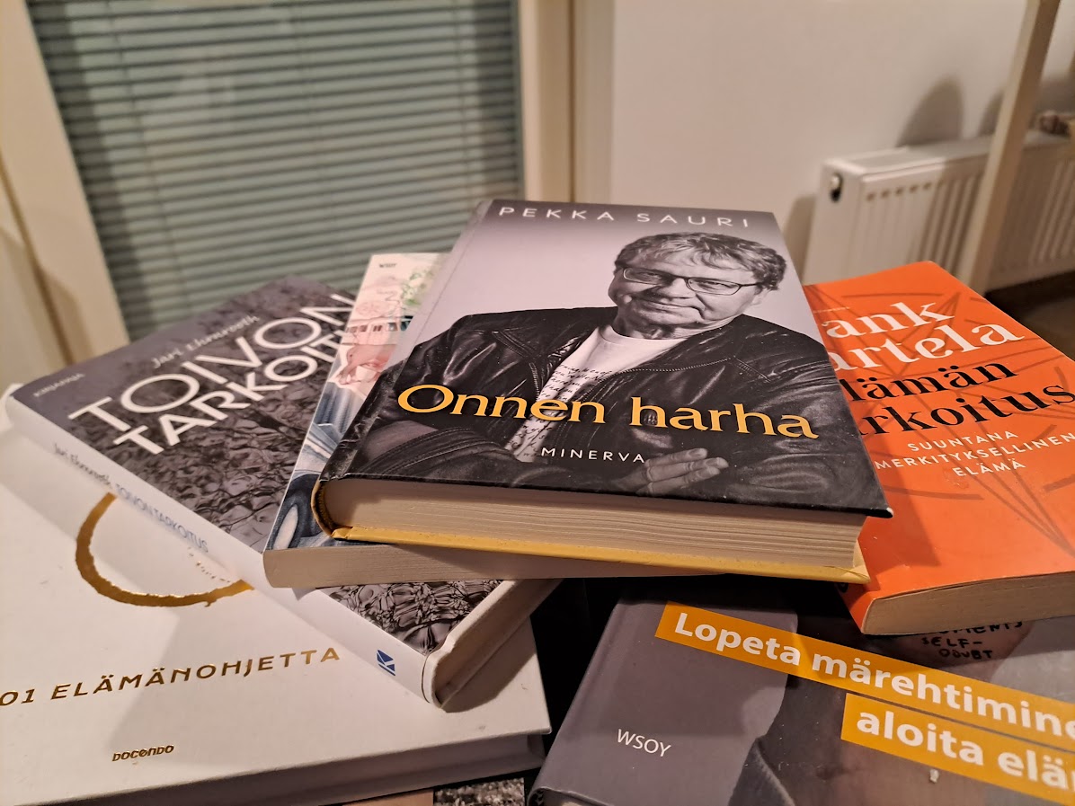 ”Onnellisuus on kehno tavoite” – Esseeblogi